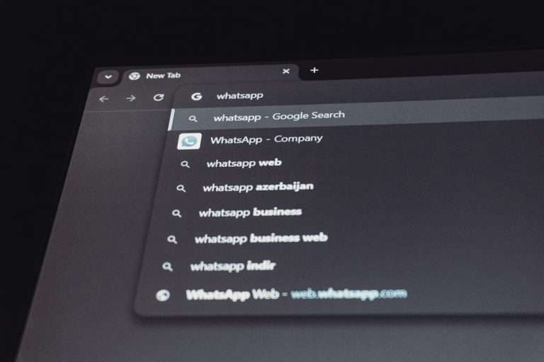 How to Keep the Toolbar Always Visible in Windows 11