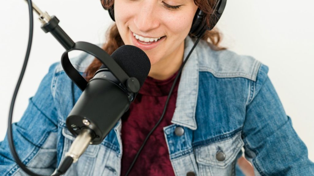 How to Screen Record on Fambase [PC/iPhone/Android]